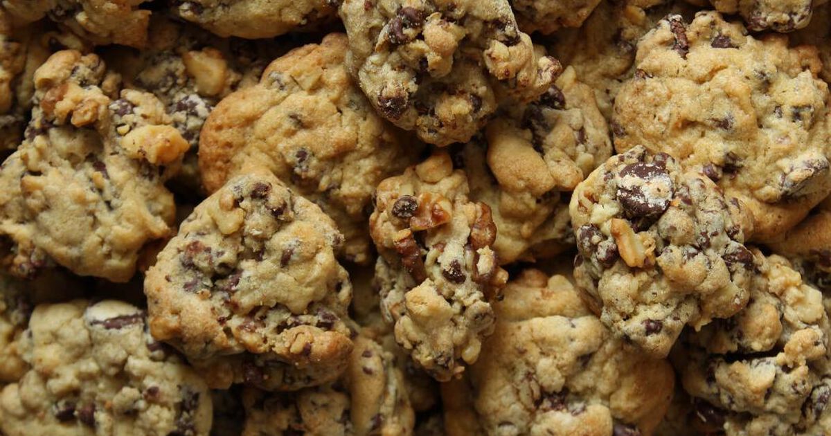 Peanut Butter Chip Cookies with Toasted Walnuts - Recipes - Cuisinart