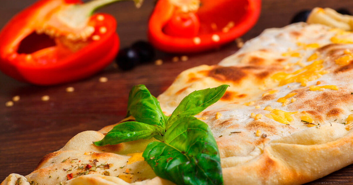 Roasted Red Pepper Calzone - Recipes - Cuisinart