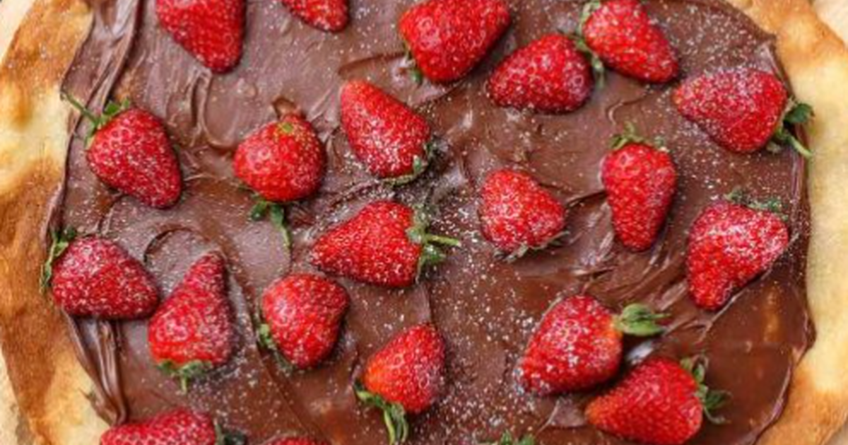 Chocolate Hazelnut Pizza with Strawberries - Recipes - Cuisinart