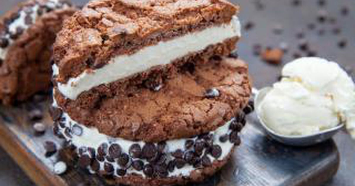Chocolate Cocoa Nib and Pecan Sandwich Cookies - Recipes - Cuisinart